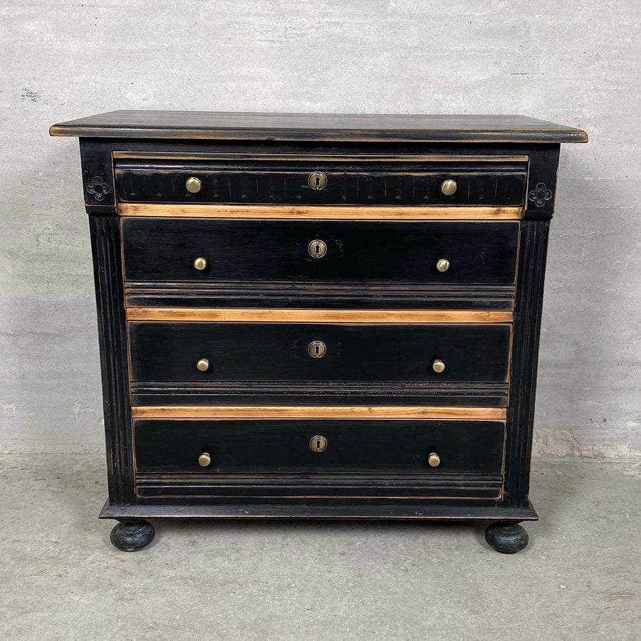 Antik kommode | Stort udvalg af smukke, antikke kommoder her – Nohr Antik